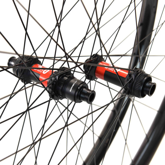 Roue(s) DUKE ROAD RUNNER X 30 DISC / DT SWISS 240 CL SP